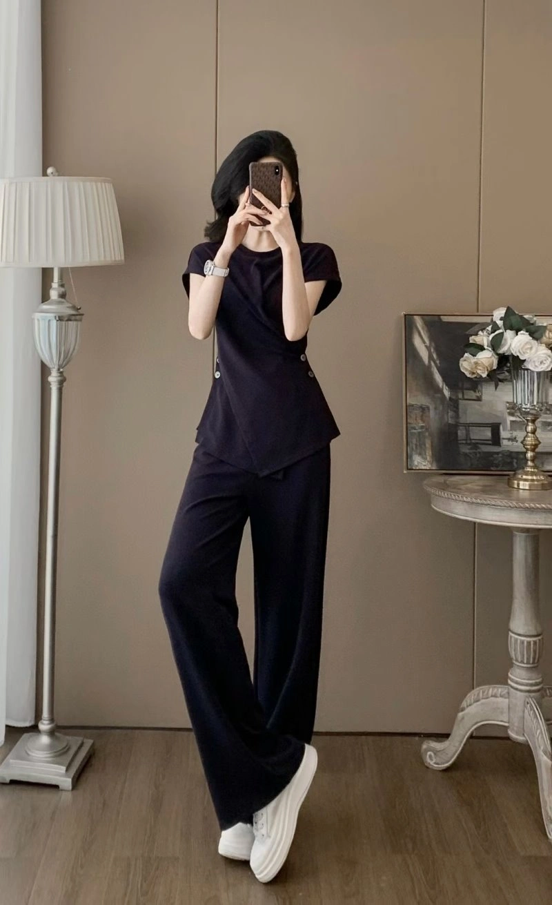 Discounted Unclassified Brand Long Suits