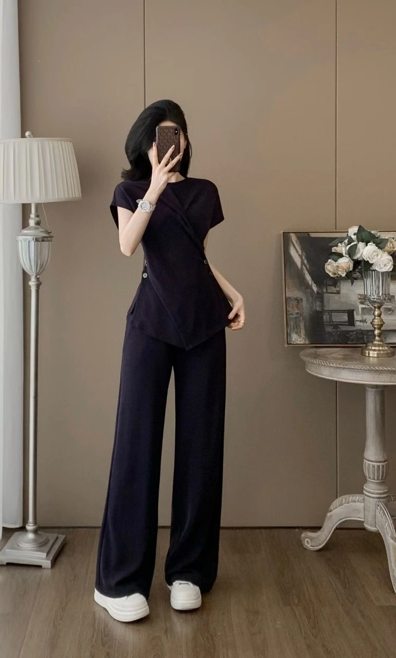 Discounted Unclassified Brand Long Suits