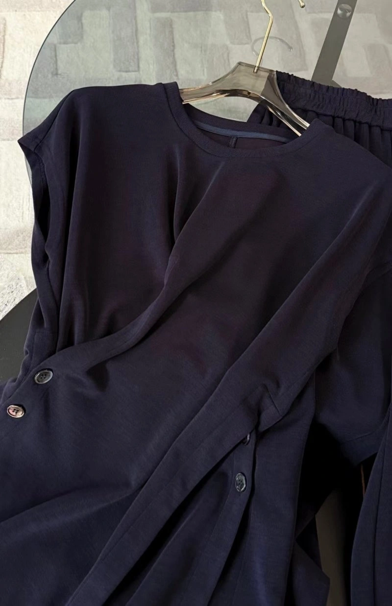 Discounted Unclassified Brand Long Suits