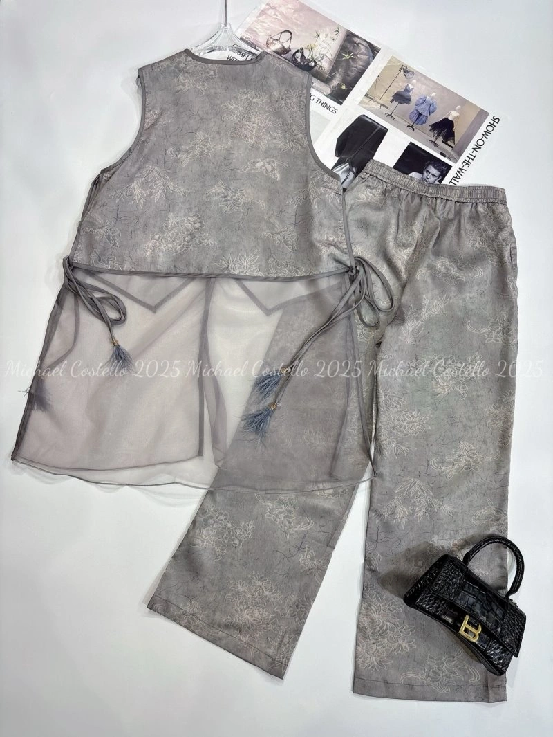 Value-priced Unclassified Brand Long Suits