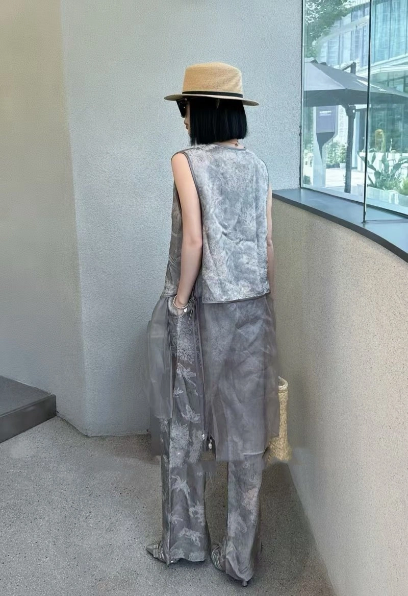 Value-priced Unclassified Brand Long Suits