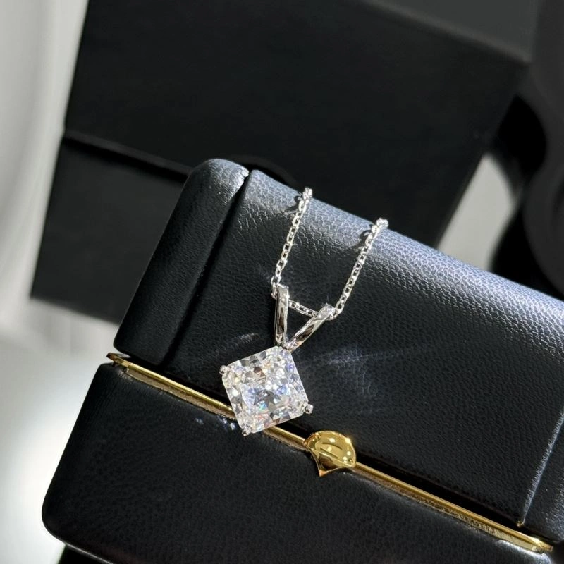 Unclassified Brand Necklaces