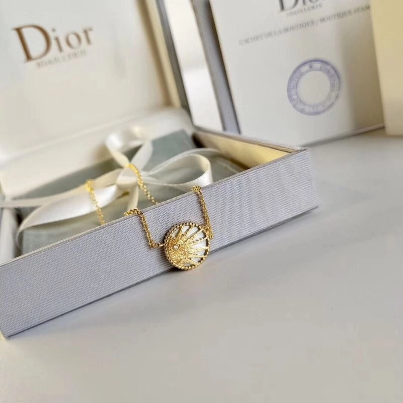 Precise copy Unclassified Brand Necklaces