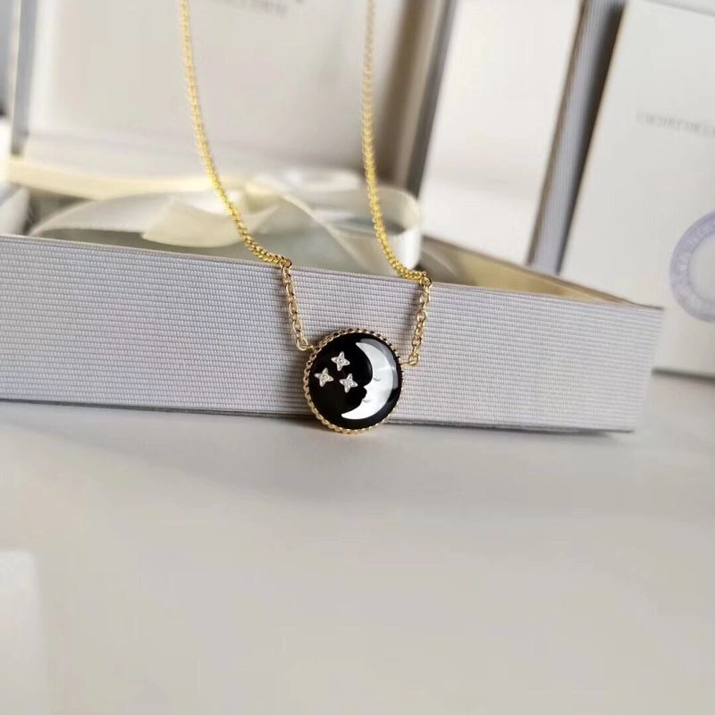 Precise copy Unclassified Brand Necklaces