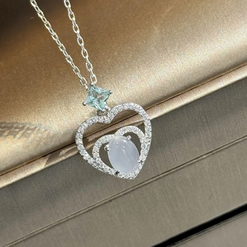 Indistinguishable Unclassified Brand Necklaces