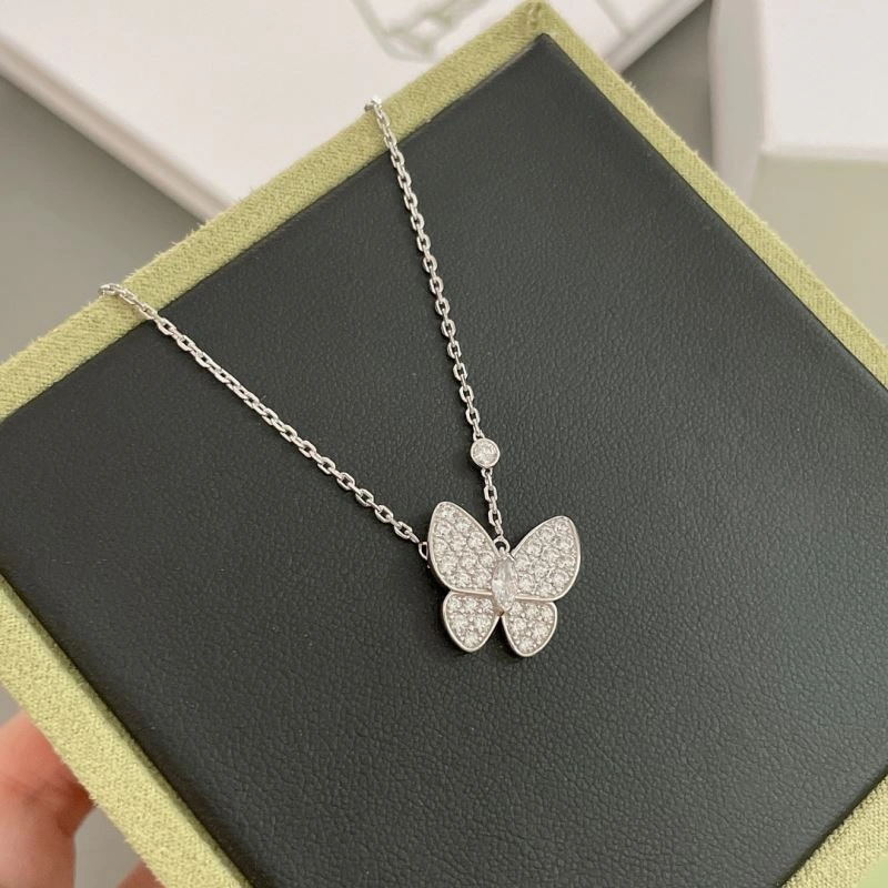 Unclassified Brand Necklaces