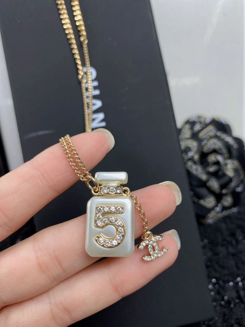 Discounted Unclassified Brand Necklaces