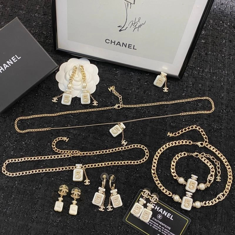 Discounted Unclassified Brand Necklaces