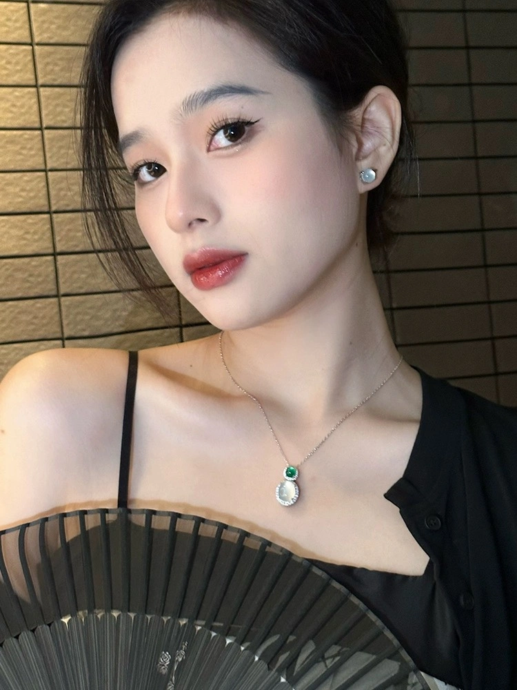 Unclassified Brand Necklaces
