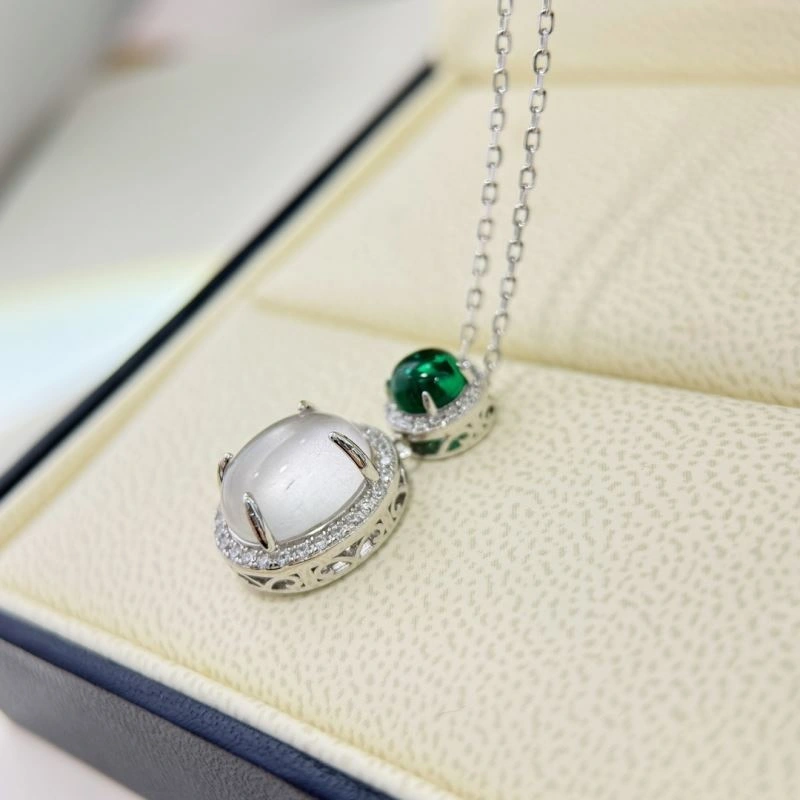 Unclassified Brand Necklaces