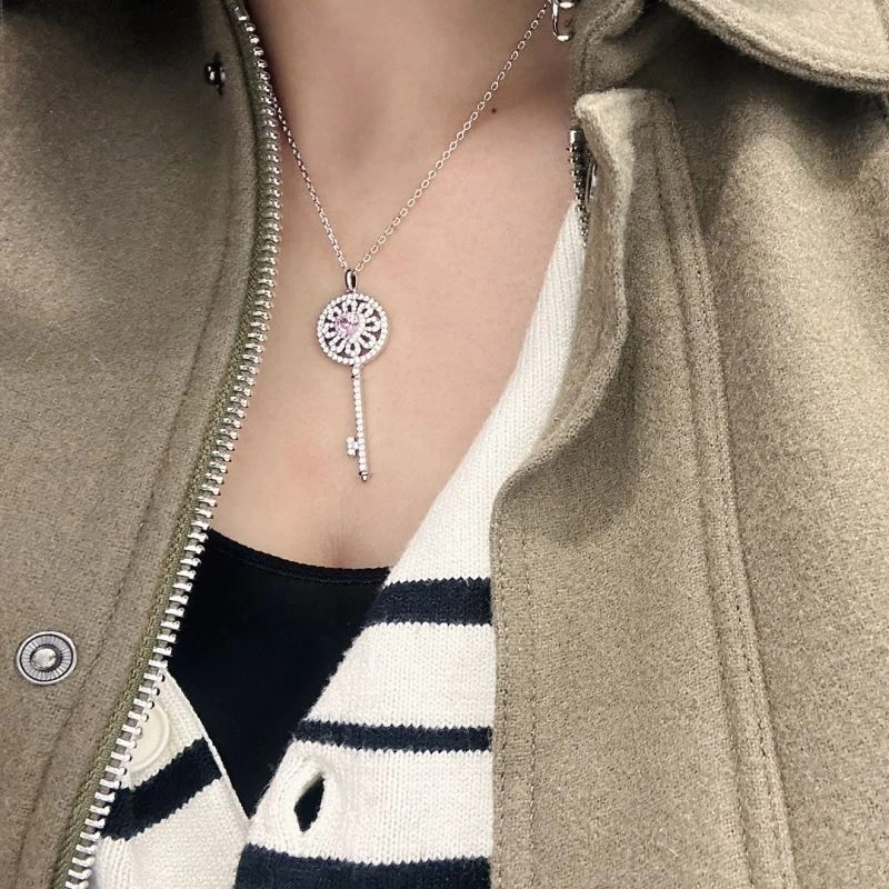 Unclassified Brand Necklaces