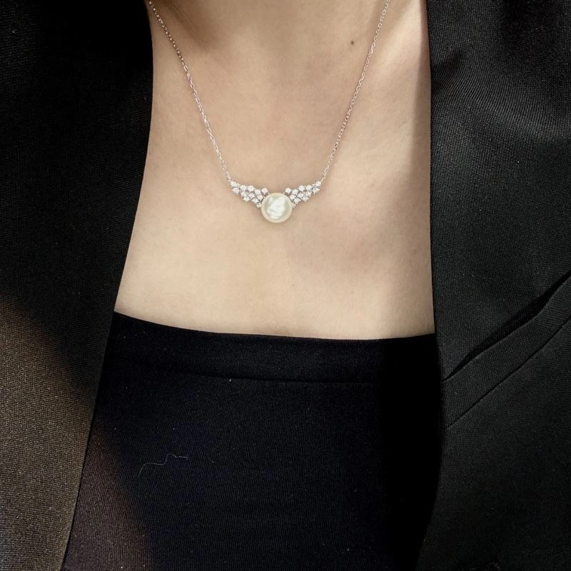 Accurate model Unclassified Brand Necklaces