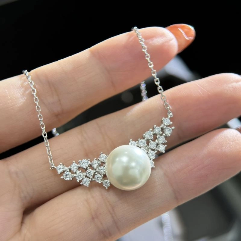 Accurate model Unclassified Brand Necklaces