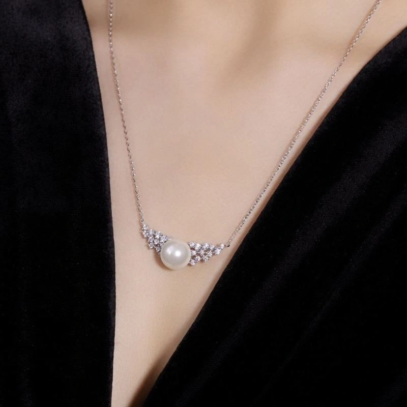 Accurate model Unclassified Brand Necklaces