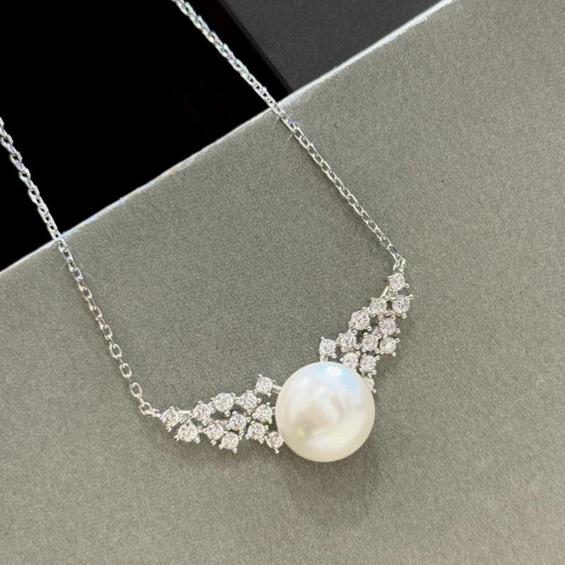 Accurate model Unclassified Brand Necklaces
