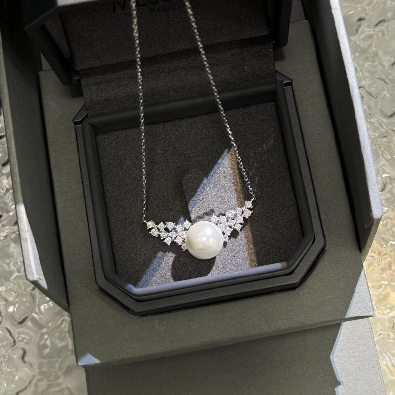 Accurate model Unclassified Brand Necklaces