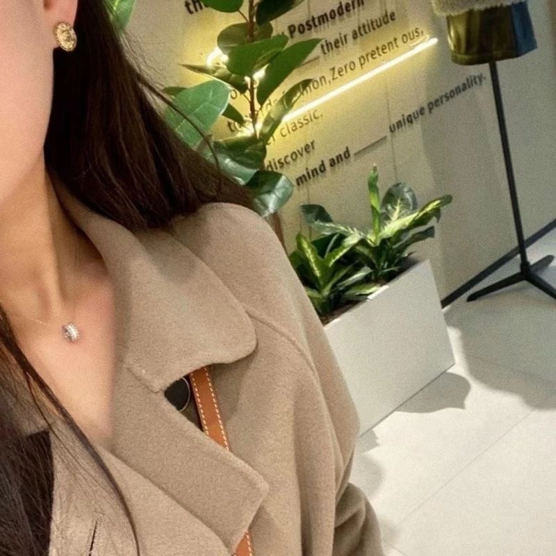 Brand-authenticated Unclassified Brand Necklaces