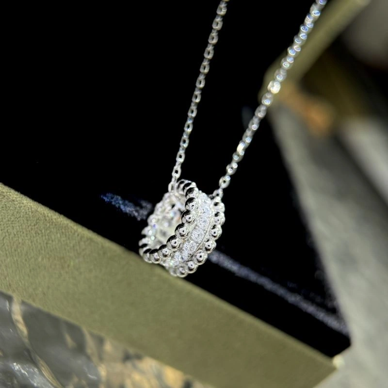 Brand-authenticated Unclassified Brand Necklaces