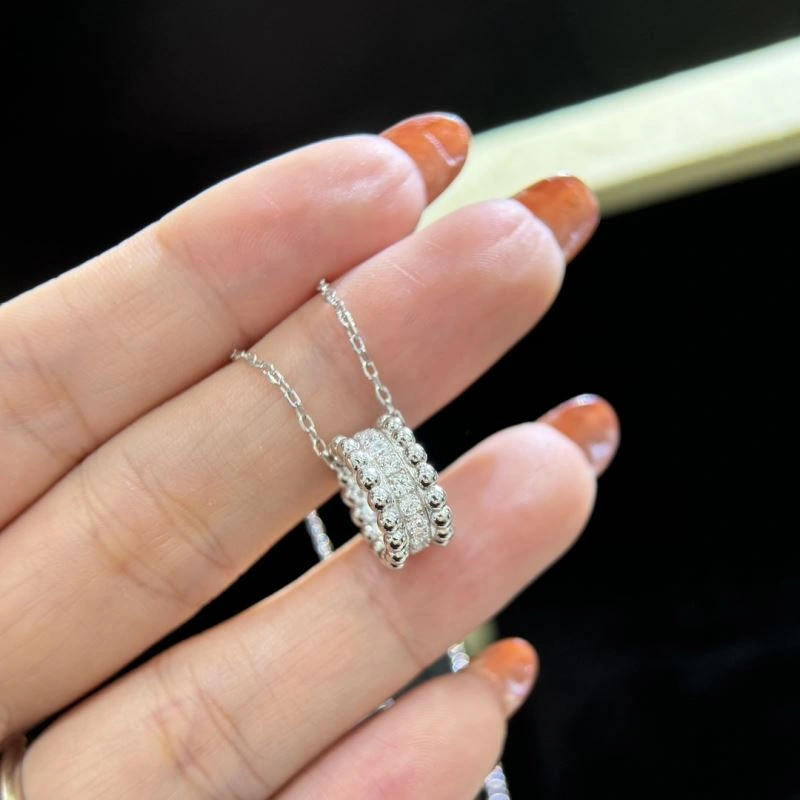Brand-authenticated Unclassified Brand Necklaces