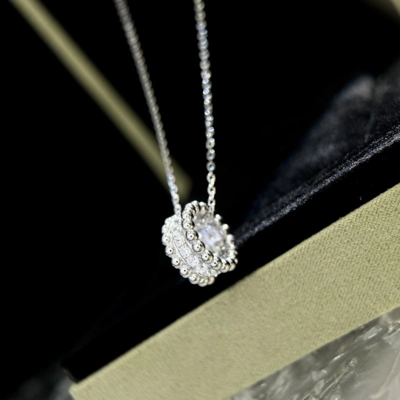 Brand-authenticated Unclassified Brand Necklaces