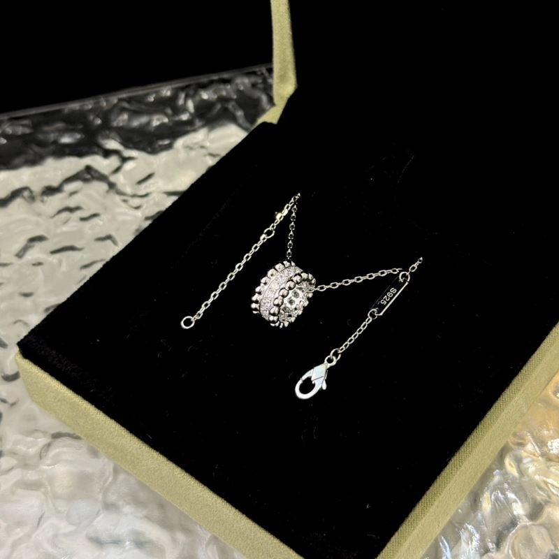 Brand-authenticated Unclassified Brand Necklaces