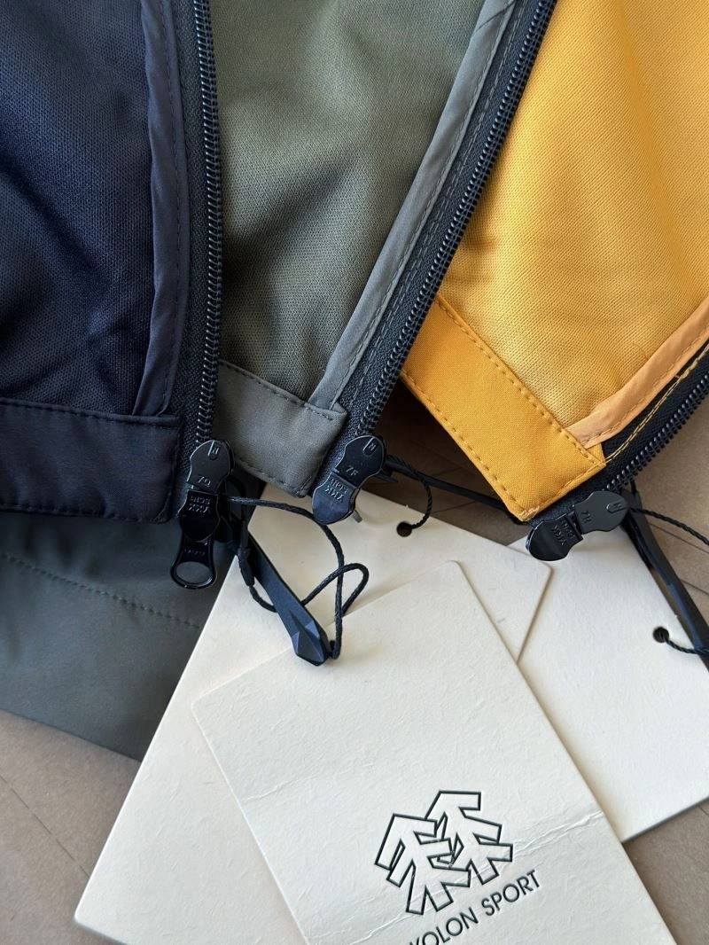 Discounted Unclassified Brand Outwear