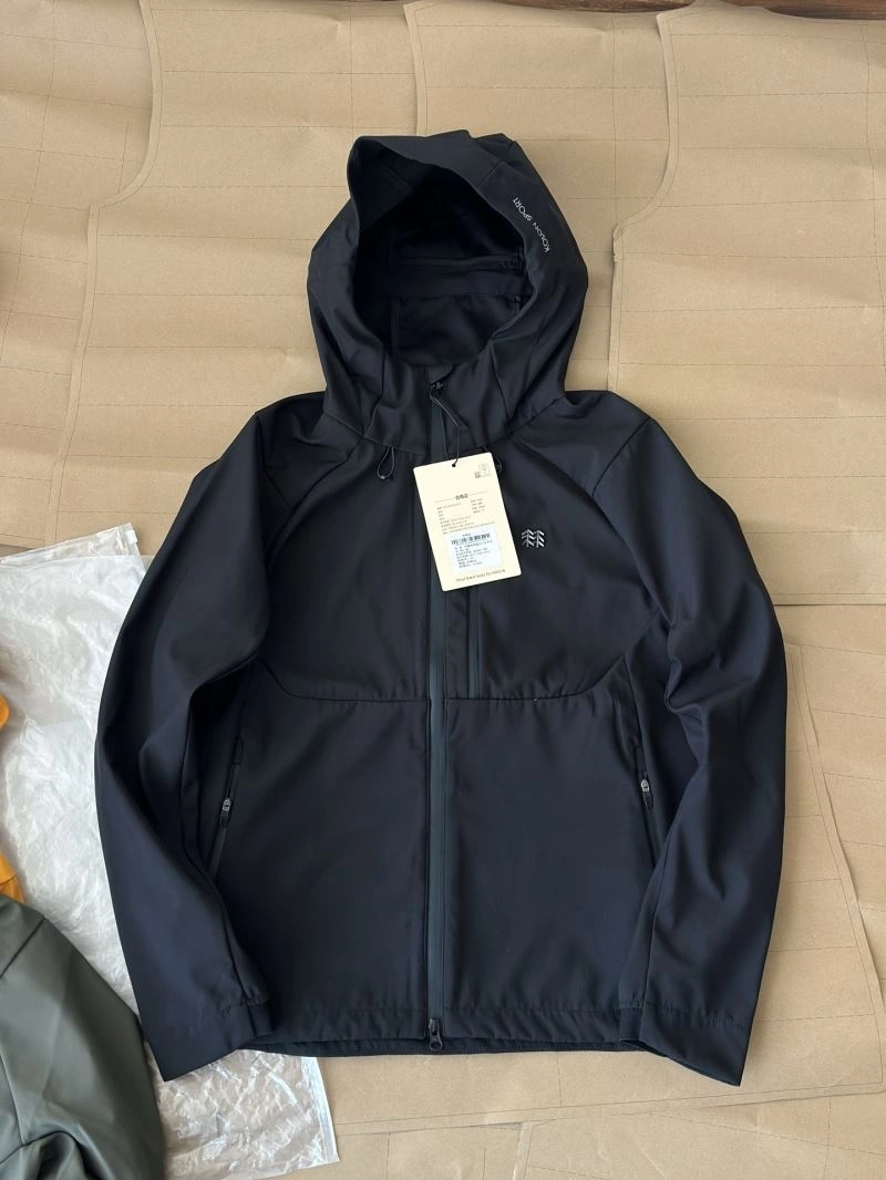 Discounted Unclassified Brand Outwear