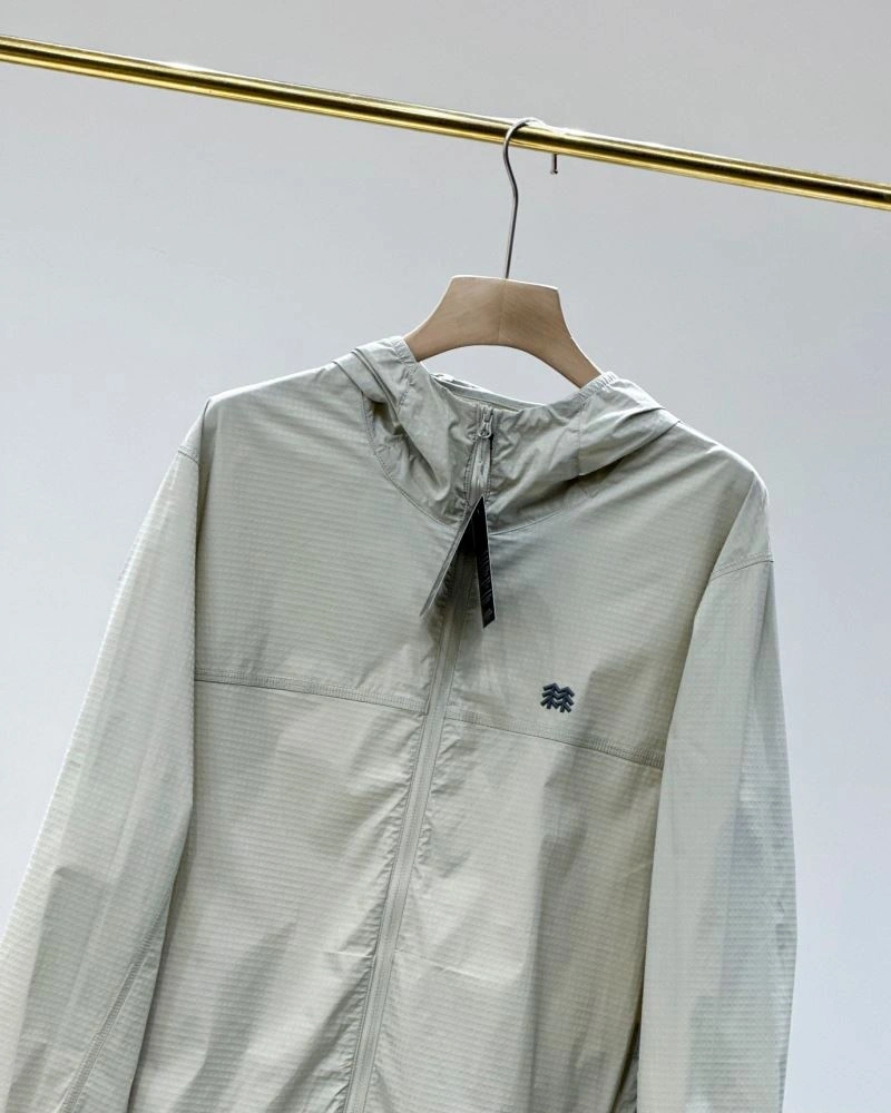 Low-cost Unclassified Brand Outwear