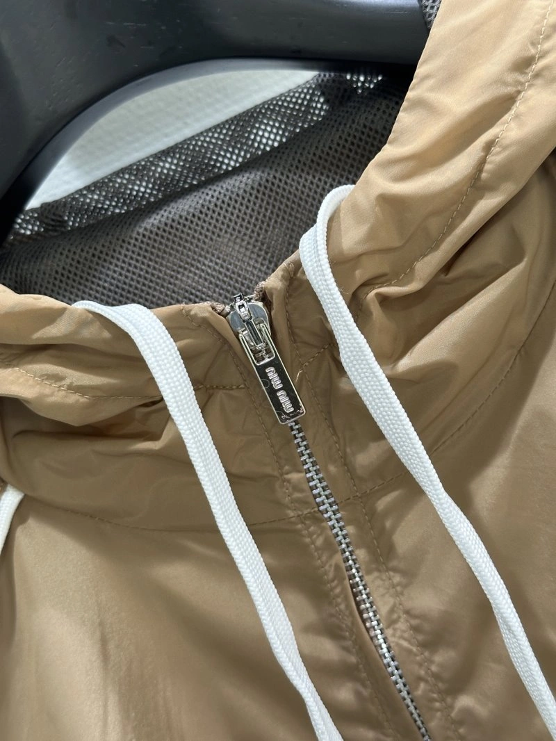 Authentic Unclassified Brand Outwear