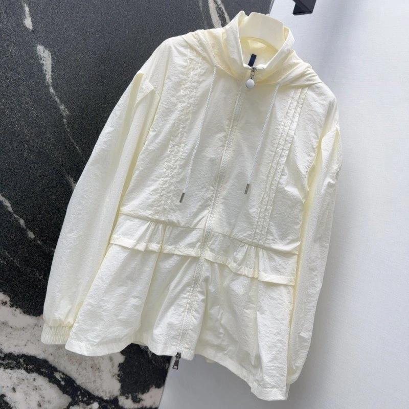 Indistinguishable Unclassified Brand Outwear