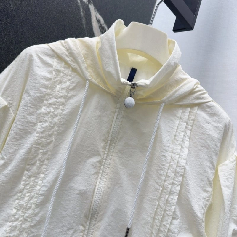 Indistinguishable Unclassified Brand Outwear