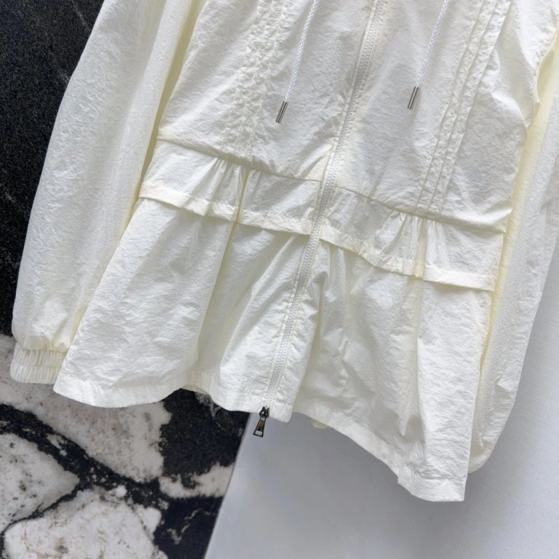 Indistinguishable Unclassified Brand Outwear