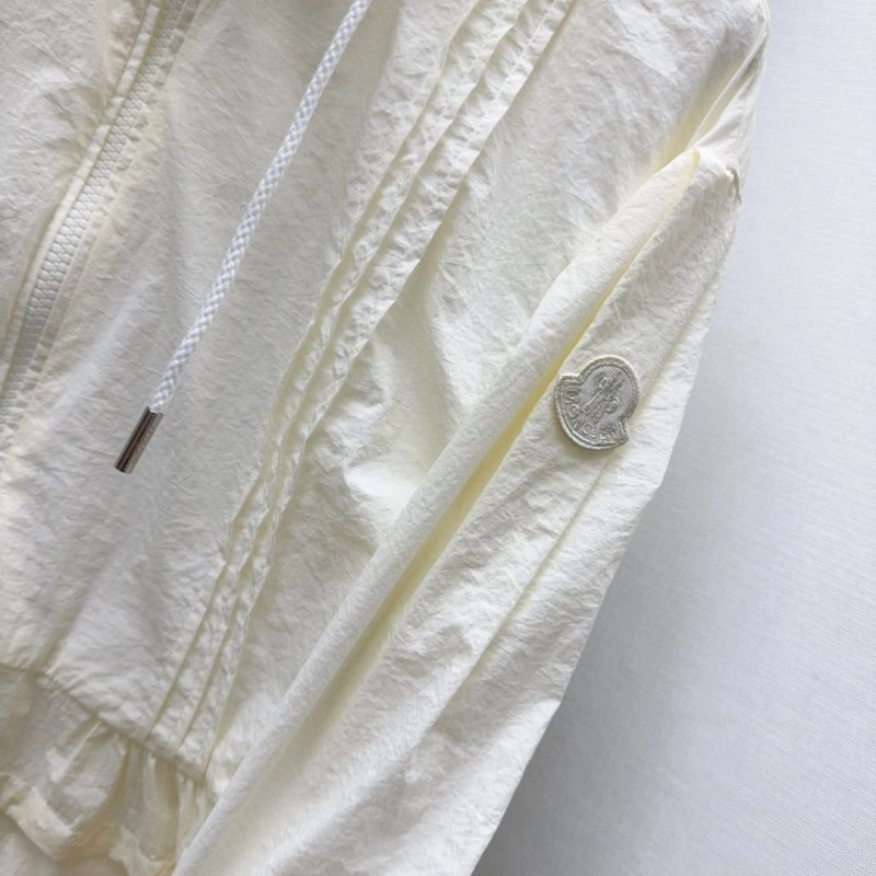 Indistinguishable Unclassified Brand Outwear