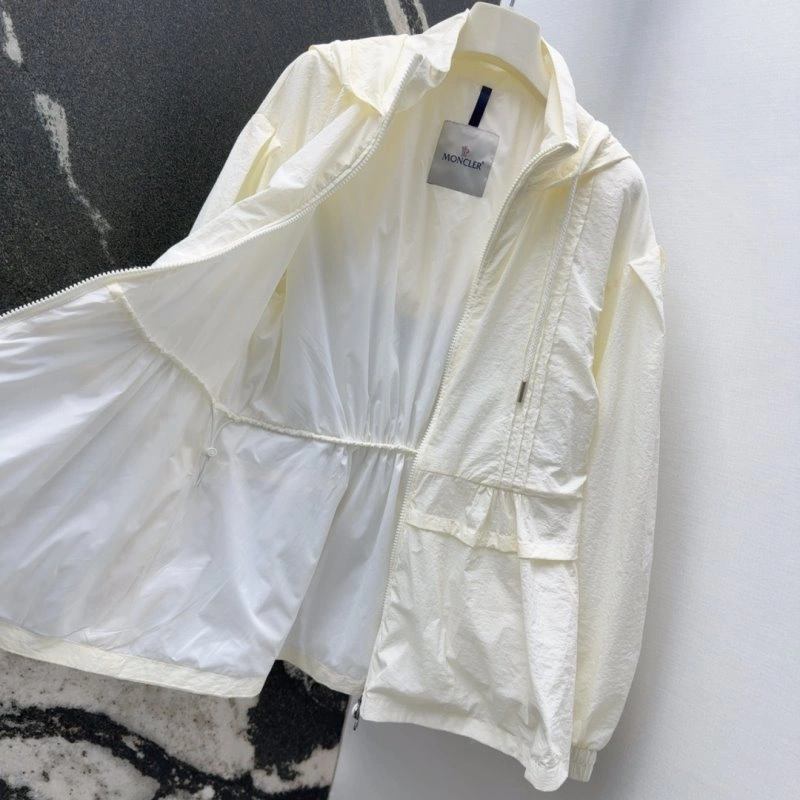 Indistinguishable Unclassified Brand Outwear