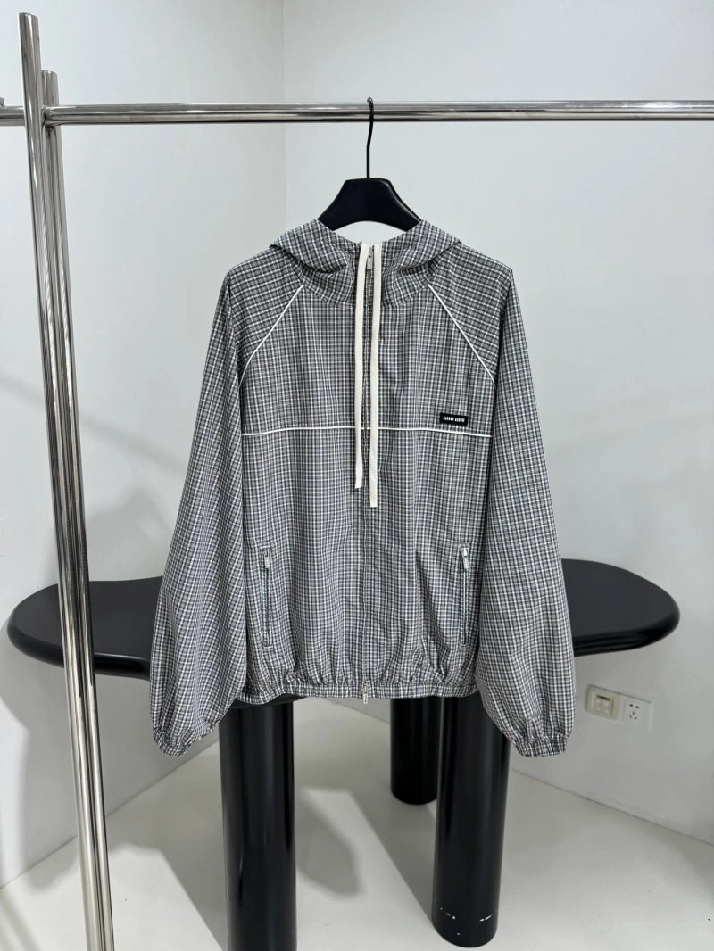 Unclassified Brand Outwear