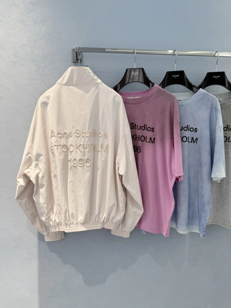 Indistinguishable Unclassified Brand Outwear