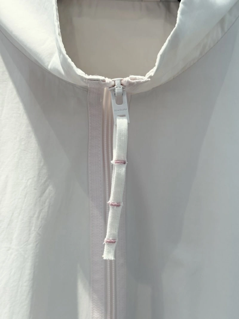Indistinguishable Unclassified Brand Outwear
