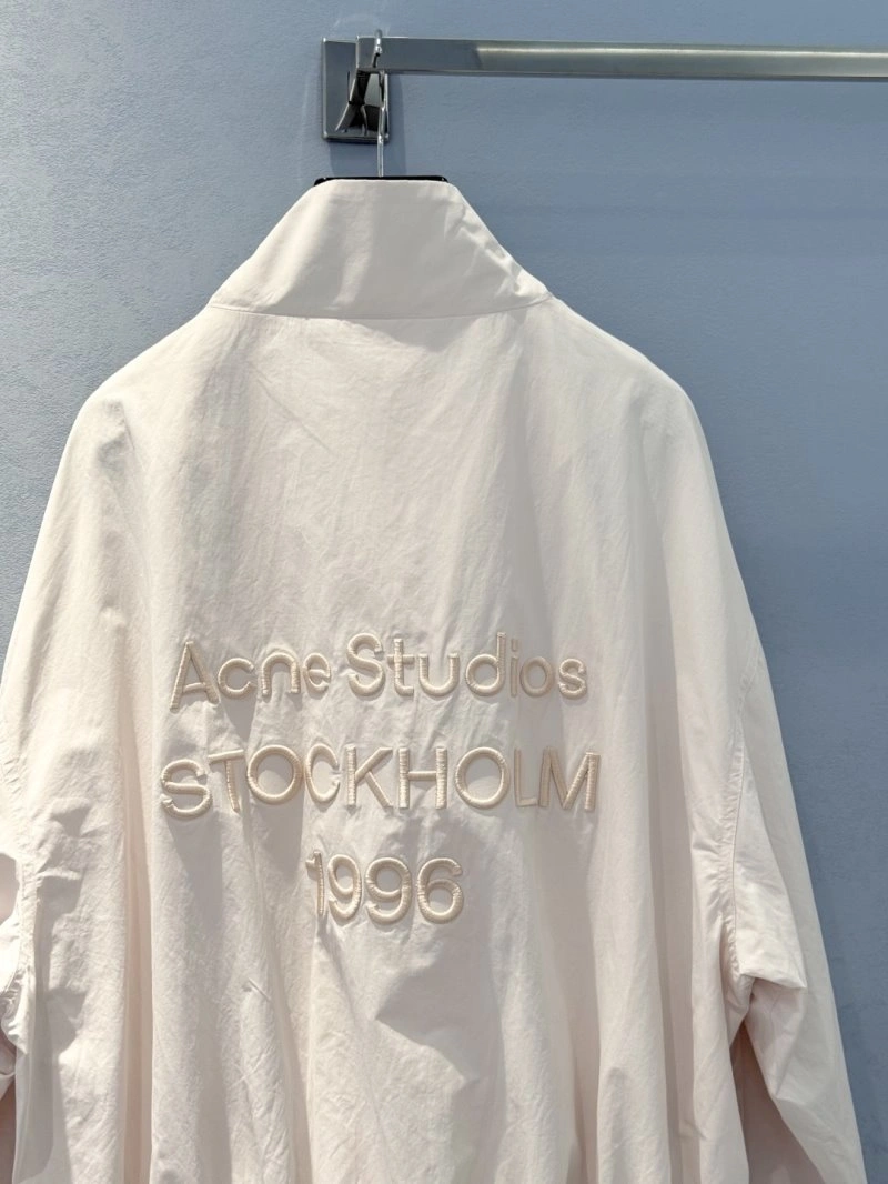Indistinguishable Unclassified Brand Outwear