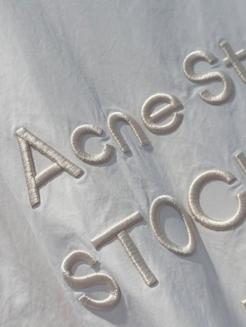 Indistinguishable Unclassified Brand Outwear