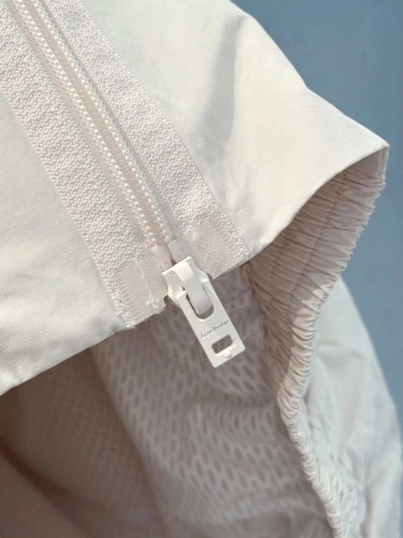 Indistinguishable Unclassified Brand Outwear