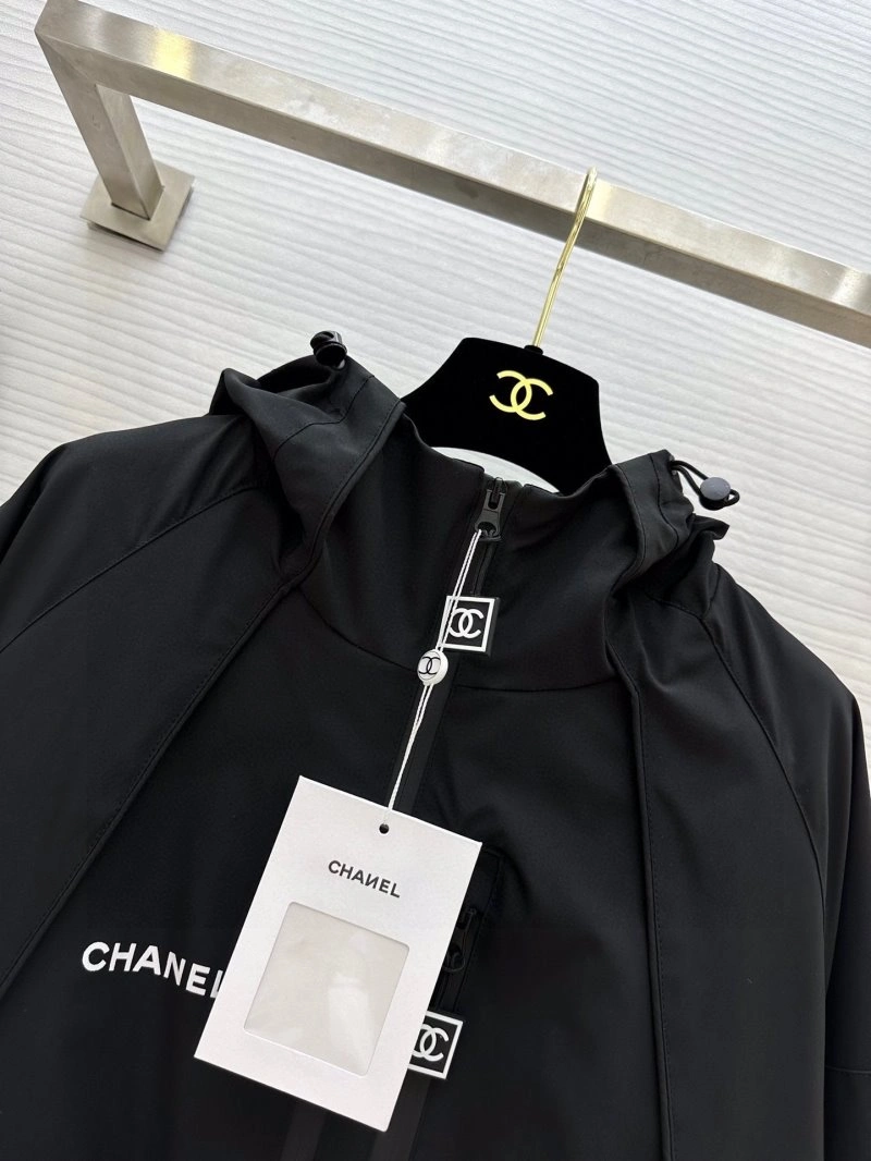 Indistinguishable Unclassified Brand Outwear