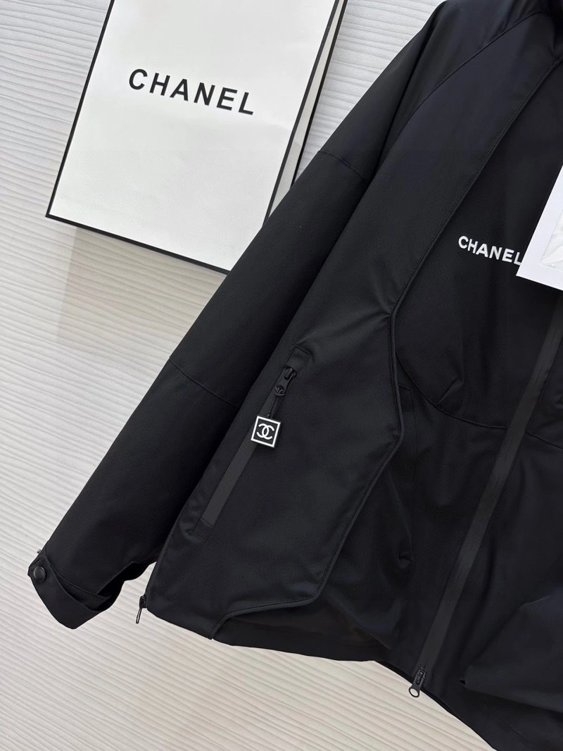Indistinguishable Unclassified Brand Outwear