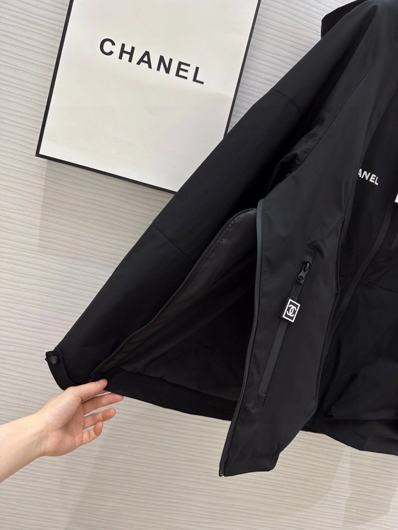 Indistinguishable Unclassified Brand Outwear