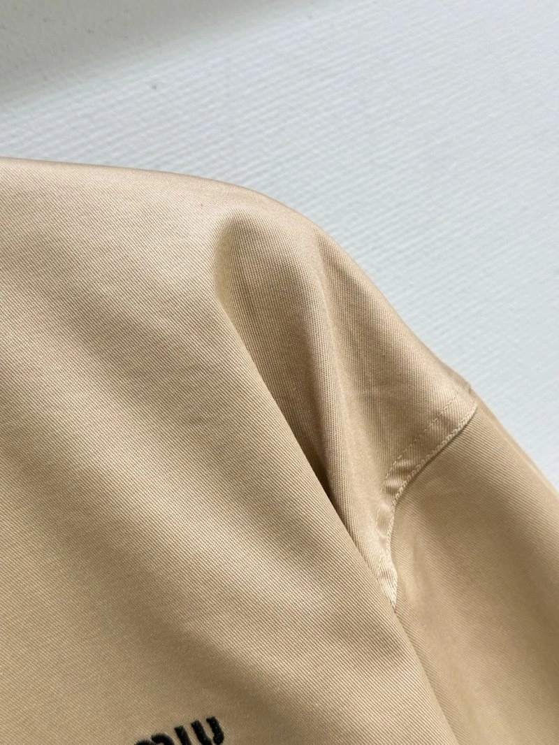Accurate model Unclassified Brand Outwear