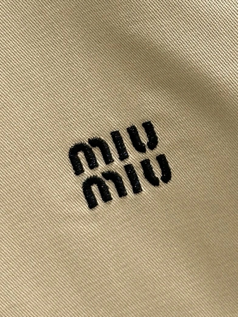 Accurate model Unclassified Brand Outwear