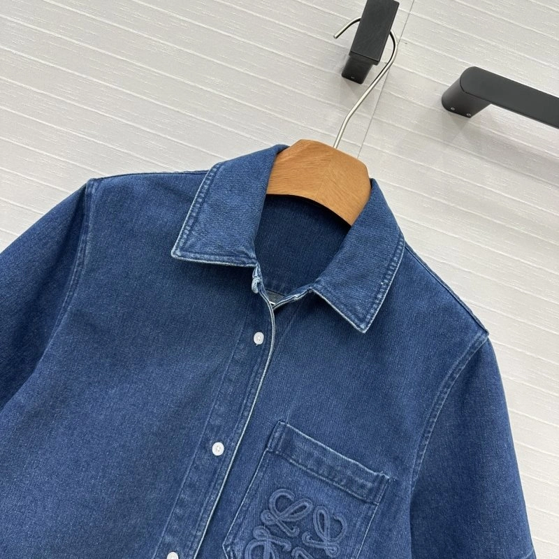 Indistinguishable Unclassified Brand Shirts