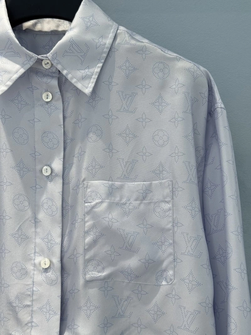 Accurate model Unclassified Brand Shirts