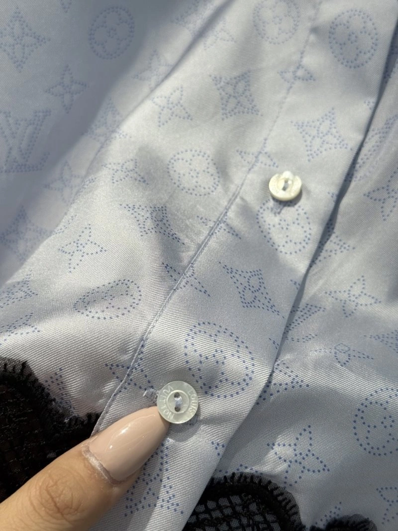 Accurate model Unclassified Brand Shirts