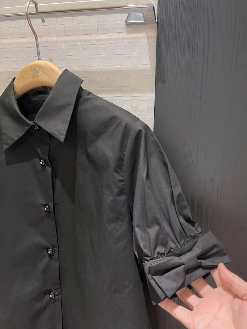 Indistinguishable Unclassified Brand Shirts