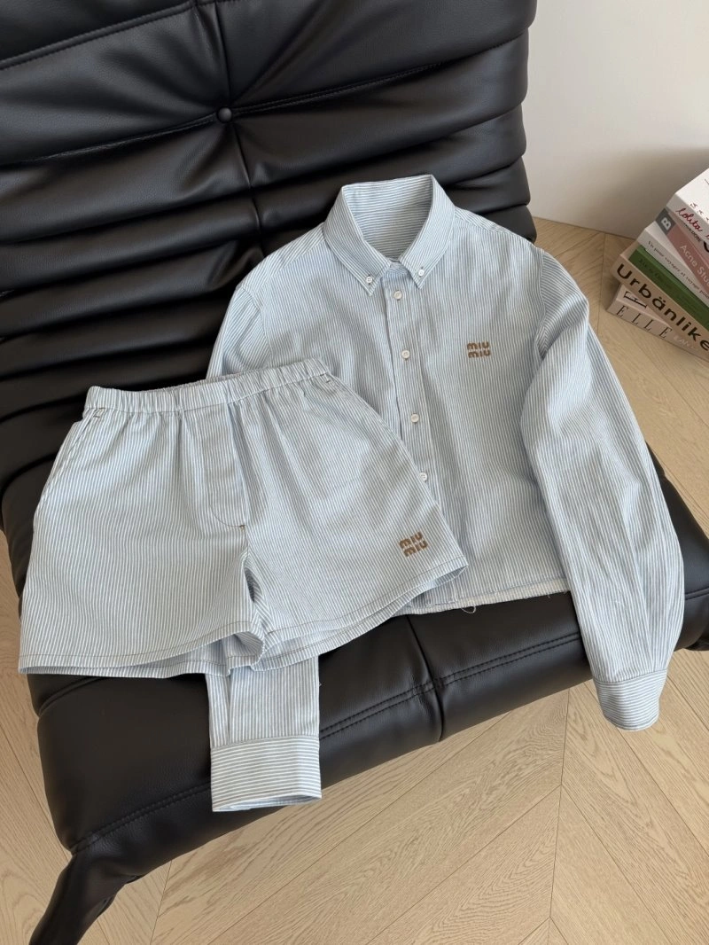 Accurate model Unclassified Brand Shirts